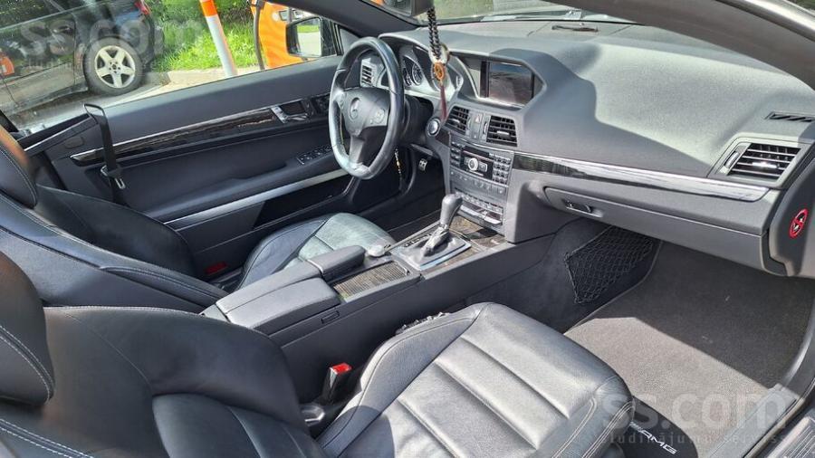 Black Mercedes-Benz E 350 2010 in Riga, with an engine capacity of 3.00 L and mileage of 178 thousand km for 14777 €, photo 6 on AUTOMOTO.COM.LV