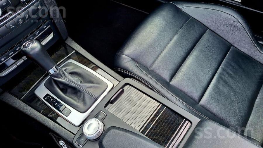 Black Mercedes-Benz E 350 2010 in Riga, with an engine capacity of 3.00 L and mileage of 178 thousand km for 14777 €, photo 9 on AUTOMOTO.COM.LV