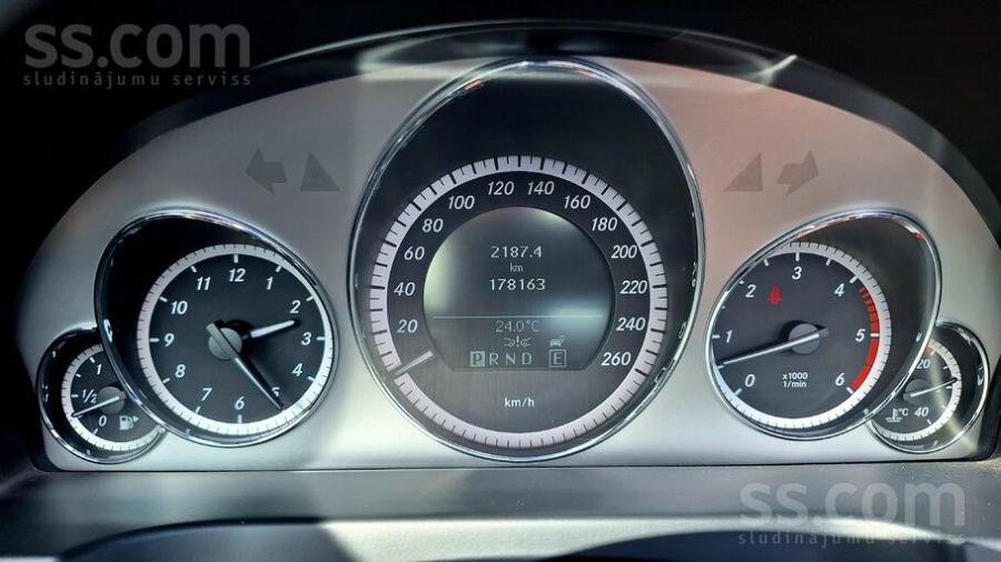 Black Mercedes-Benz E 350 2010 in Riga, with an engine capacity of 3.00 L and mileage of 178 thousand km for 14777 €, photo 11 on AUTOMOTO.COM.LV