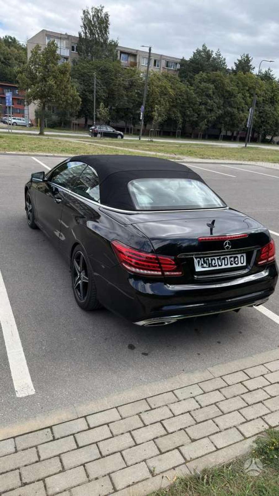 Black Mercedes-Benz E 350 2010 in Kaunas, with an engine capacity of 3.50 L and mileage of 134 thousand km for 9450 €, photo 8 on AUTOMOTO.COM.LV