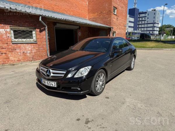 Black Mercedes-Benz E 350 2009 in Riga, with an engine capacity of 3.50 L and mileage of 226 thousand km for 6700 €, photo 2 on AUTOMOTO.COM.LV