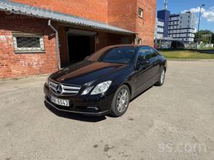 Черный Мерседес E 350 2009 в Рига, объемом двигателя 3.50 л и пробегом 226 тыс. км за 6700 €, фото 3 на AUTOMOTO.COM.LV