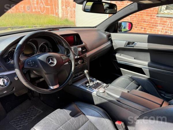 Black Mercedes-Benz E 350 2009 in Riga, with an engine capacity of 3.50 L and mileage of 226 thousand km for 6700 €, photo 4 on AUTOMOTO.COM.LV