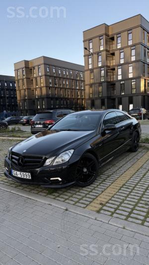 Black Mercedes-Benz E 350 2009 in Riga, with an engine capacity of 3.00 L and mileage of 293 thousand km for 8000 €, photo 4 on AUTOMOTO.COM.LV
