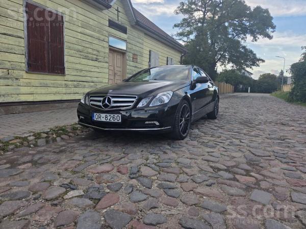 Black Mercedes-Benz E 350 2009 in Jelgava, with an engine capacity of 3.50 L and mileage of 248 thousand km for 11300 €, photo 4 on AUTOMOTO.COM.LV