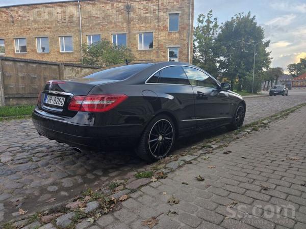 Black Mercedes-Benz E 350 2009 in Jelgava, with an engine capacity of 3.50 L and mileage of 248 thousand km for 11300 €, photo 7 on AUTOMOTO.COM.LV