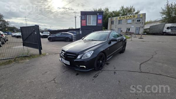 Melns Mercedes-Benz E 350 2009 Rīga, ar dzinēja tilpumu 3.00 L un nobraukumu 297 tūkst. km par 6990 €, foto 1 vietnē AUTOMOTO.COM.LV