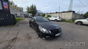 Black Mercedes-Benz E 350 2009 in Riga, with an engine capacity of 3.00 L and mileage of 297 thousand km for 6990 €, photo 3 on AUTOMOTO.COM.LV