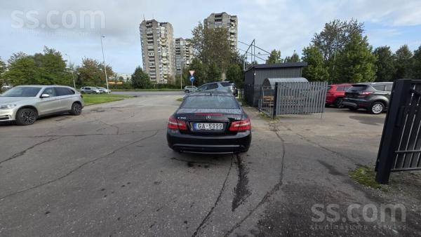 Melns Mercedes-Benz E 350 2009 Rīga, ar dzinēja tilpumu 3.00 L un nobraukumu 297 tūkst. km par 6990 €, foto 8 vietnē AUTOMOTO.COM.LV