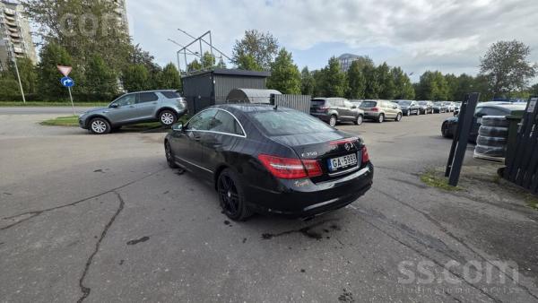 Melns Mercedes-Benz E 350 2009 Rīga, ar dzinēja tilpumu 3.00 L un nobraukumu 297 tūkst. km par 6990 €, foto 9 vietnē AUTOMOTO.COM.LV