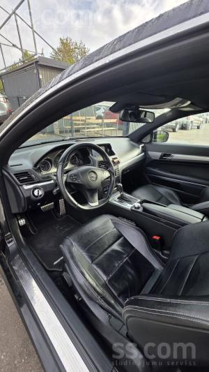 Black Mercedes-Benz E 350 2009 in Riga, with an engine capacity of 3.00 L and mileage of 297 thousand km for 6990 €, photo 11 on AUTOMOTO.COM.LV