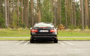 Black Mercedes-Benz E 350 2009 in Riga, with an engine capacity of 3.00 L and mileage of 297 thousand km for 6990 €, photo 8 on AUTOMOTO.COM.LV