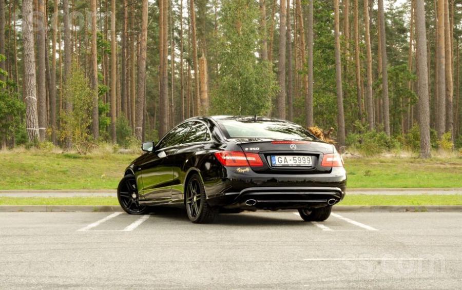 Black Mercedes-Benz E 350 2009 in Riga, with an engine capacity of 3.00 L and mileage of 297 thousand km for 6990 €, photo 9 on AUTOMOTO.COM.LV