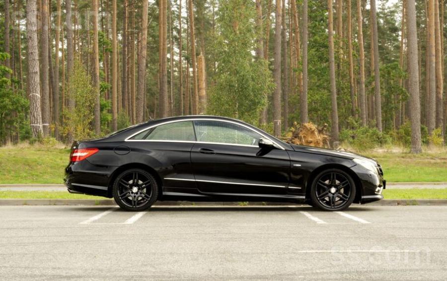 Black Mercedes-Benz E 350 2009 in Riga, with an engine capacity of 3.00 L and mileage of 297 thousand km for 6990 €, photo 10 on AUTOMOTO.COM.LV