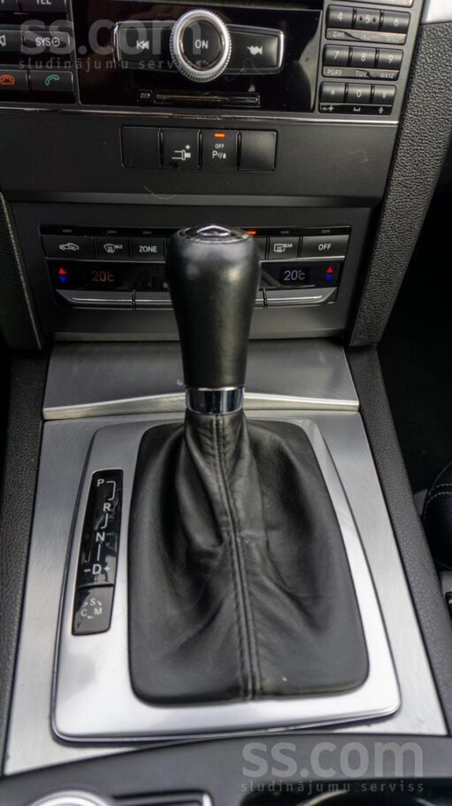 Black Mercedes-Benz E 350 2009 in Riga, with an engine capacity of 3.00 L and mileage of 297 thousand km for 6990 €, photo 15 on AUTOMOTO.COM.LV