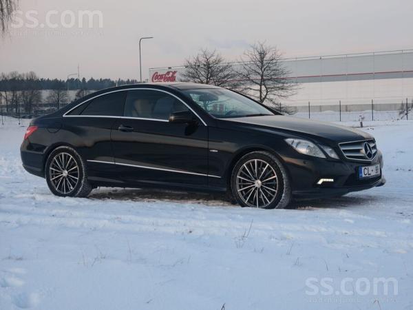 Melns Mercedes-Benz E 350 2010 Rīga, ar dzinēja tilpumu 3.00 L un nobraukumu 310 tūkst. km par 9890 €, foto 4 vietnē AUTOMOTO.COM.LV