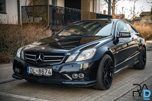 Melns Mercedes-Benz E 350 2010 Rīga, ar dzinēja tilpumu 3.00 L un nobraukumu 332 tūkst. km par 6990 €, foto 1 vietnē AUTOMOTO.COM.LV