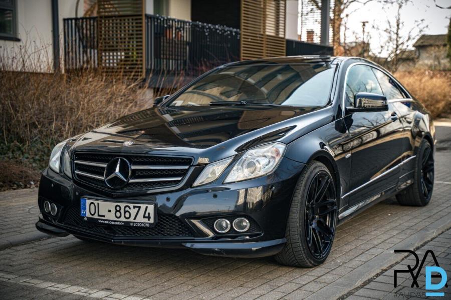 Black Mercedes-Benz E 350 2010 in Riga, with an engine capacity of 3.00 L and mileage of 332 thousand km for 6990 €, photo 1 on AUTOMOTO.COM.LV