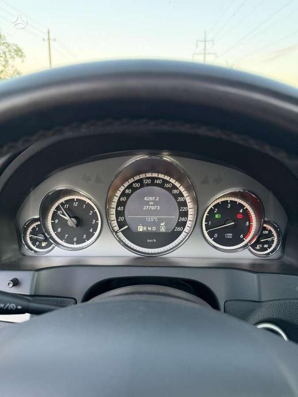 Melns Mercedes-Benz E 350 2010 Šauļi, ar dzinēja tilpumu 2.99 L un nobraukumu 280 tūkst. km par 7000 €, foto 10 vietnē AUTOMOTO.COM.LV