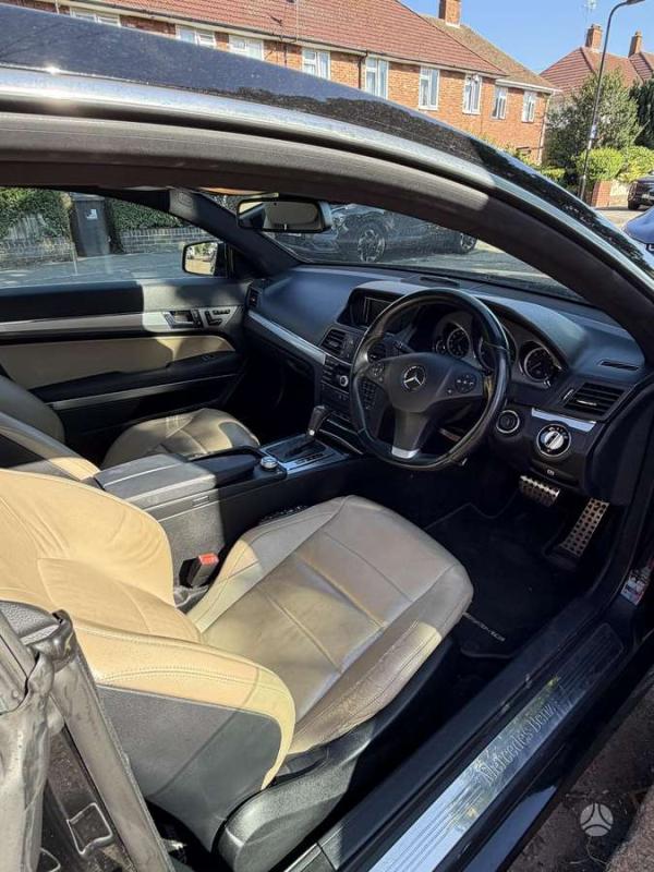 Black Mercedes-Benz E 350 2010 in Kaunas, with an engine capacity of 3.00 L and mileage of 287 thousand km for 3750 €, photo 3 on AUTOMOTO.COM.LV