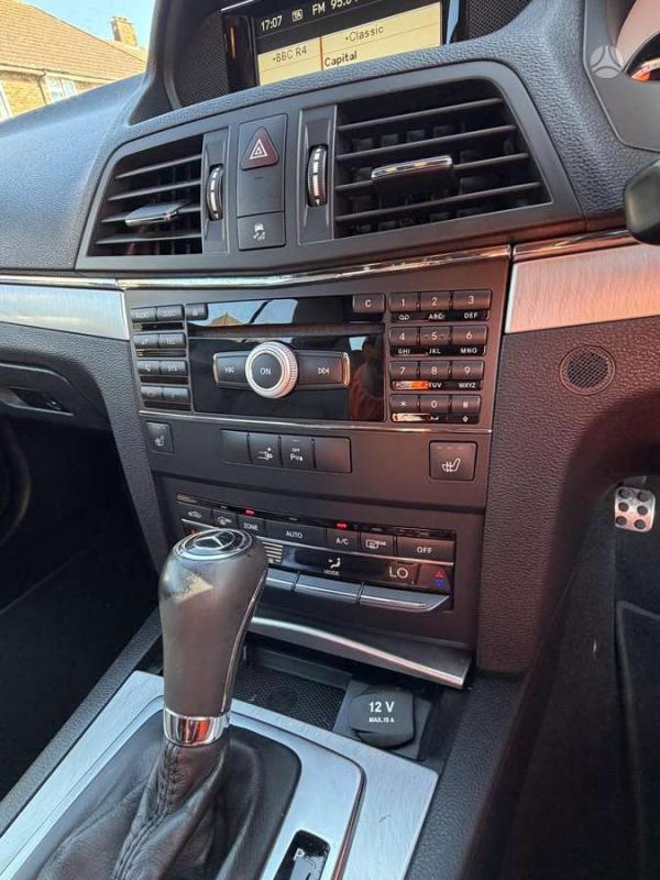 Black Mercedes-Benz E 350 2010 in Kaunas, with an engine capacity of 3.00 L and mileage of 287 thousand km for 3750 €, photo 4 on AUTOMOTO.COM.LV
