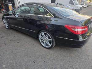Melns Mercedes-Benz E 350 2010 Viļņa, ar dzinēja tilpumu 3.00 L un nobraukumu 285 tūkst. km par 4700 €, foto 3 vietnē AUTOMOTO.COM.LV