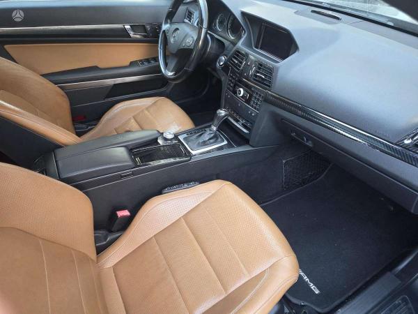 Melns Mercedes-Benz E 350 2010 Viļņa, ar dzinēja tilpumu 3.00 L un nobraukumu 285 tūkst. km par 4700 €, foto 4 vietnē AUTOMOTO.COM.LV