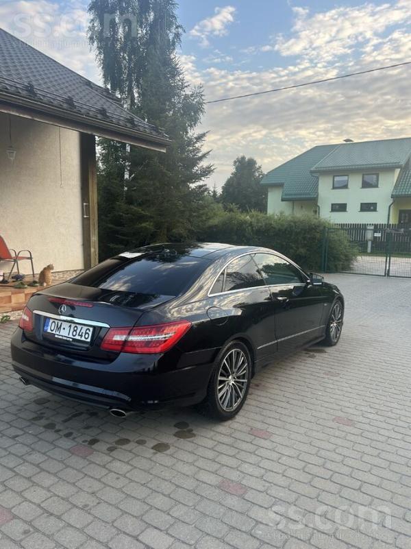 Black Mercedes-Benz E 350 2010 in Riga, with an engine capacity of 3.00 L and mileage of 320 thousand km for 9250 €, photo 2 on AUTOMOTO.COM.LV
