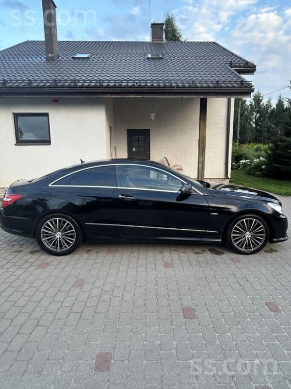 Black Mercedes-Benz E 350 2010 in Riga, with an engine capacity of 3.00 L and mileage of 320 thousand km for 9250 €, photo 5 on AUTOMOTO.COM.LV