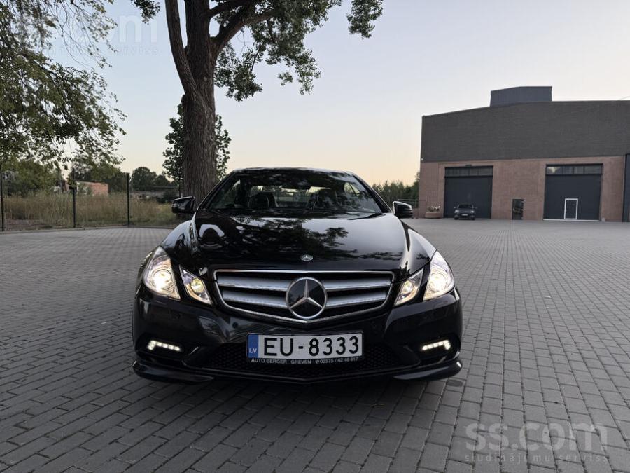 Black Mercedes-Benz E 350 2010 in Riga, with an engine capacity of 3.50 L and mileage of 250 thousand km for 12300 €, photo 4 on AUTOMOTO.COM.LV