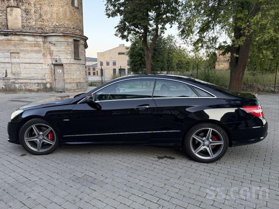 Black Mercedes-Benz E 350 2010 in Riga, with an engine capacity of 3.50 L and mileage of 250 thousand km for 12300 €, photo 5 on AUTOMOTO.COM.LV
