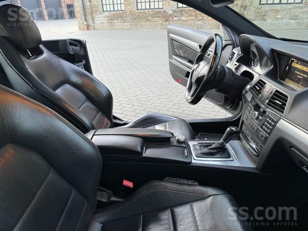 Black Mercedes-Benz E 350 2010 in Riga, with an engine capacity of 3.50 L and mileage of 250 thousand km for 12300 €, photo 8 on AUTOMOTO.COM.LV