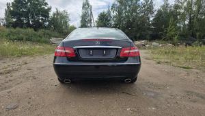 Black Mercedes-Benz E 350 2010 in Jurbarkas, with an engine capacity of 2.99 L and mileage of 280 thousand km for 6900 €, photo 7 on AUTOMOTO.COM.LV
