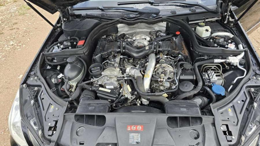 Black Mercedes-Benz E 350 2010 in Jurbarkas, with an engine capacity of 2.99 L and mileage of 280 thousand km for 6900 €, photo 16 on AUTOMOTO.COM.LV