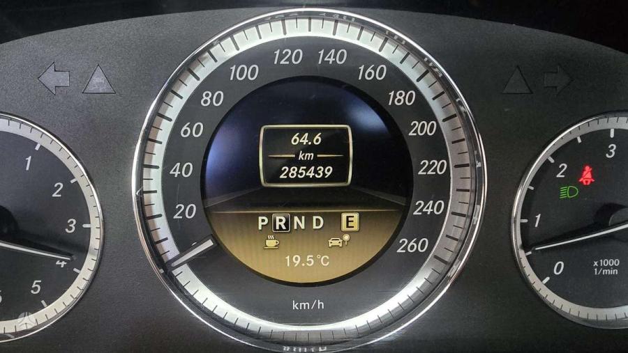 Black Mercedes-Benz E 350 2010 in Jurbarkas, with an engine capacity of 2.99 L and mileage of 280 thousand km for 6900 €, photo 17 on AUTOMOTO.COM.LV