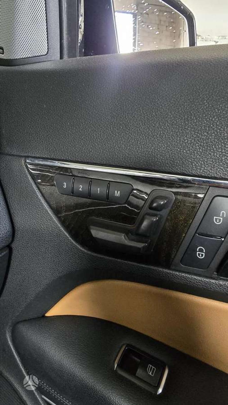 Black Mercedes-Benz E 350 2010 in Jurbarkas, with an engine capacity of 2.99 L and mileage of 280 thousand km for 6900 €, photo 19 on AUTOMOTO.COM.LV