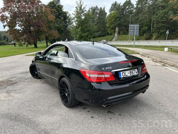 Black Mercedes-Benz E 350 2010 in Riga, with an engine capacity of 3.00 L and mileage of 336 thousand km for 9500 €, photo 4 on AUTOMOTO.COM.LV