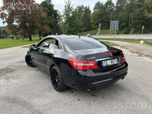 Melns Mercedes-Benz E 350 2010 Rīga, ar dzinēja tilpumu 3.00 L un nobraukumu 336 tūkst. km par 9500 €, foto 4 vietnē AUTOMOTO.COM.LV