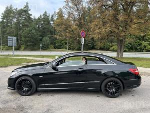 Melns Mercedes-Benz E 350 2010 Rīga, ar dzinēja tilpumu 3.00 L un nobraukumu 336 tūkst. km par 9500 €, foto 6 vietnē AUTOMOTO.COM.LV