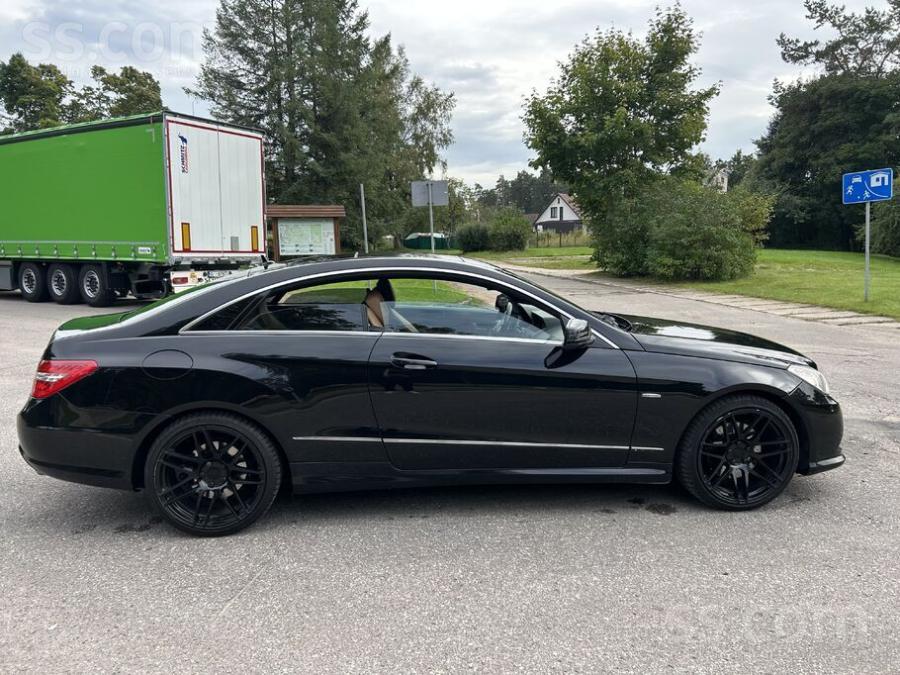 Melns Mercedes-Benz E 350 2010 Rīga, ar dzinēja tilpumu 3.00 L un nobraukumu 336 tūkst. km par 9500 €, foto 7 vietnē AUTOMOTO.COM.LV