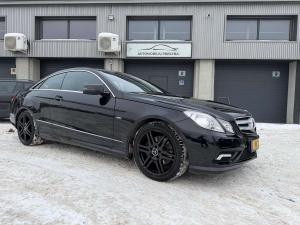 Melns Mercedes-Benz E 350 2011 Šauļi, ar dzinēja tilpumu 2.99 L un nobraukumu 238 tūkst. km par 7700 €, foto 2 vietnē AUTOMOTO.COM.LV