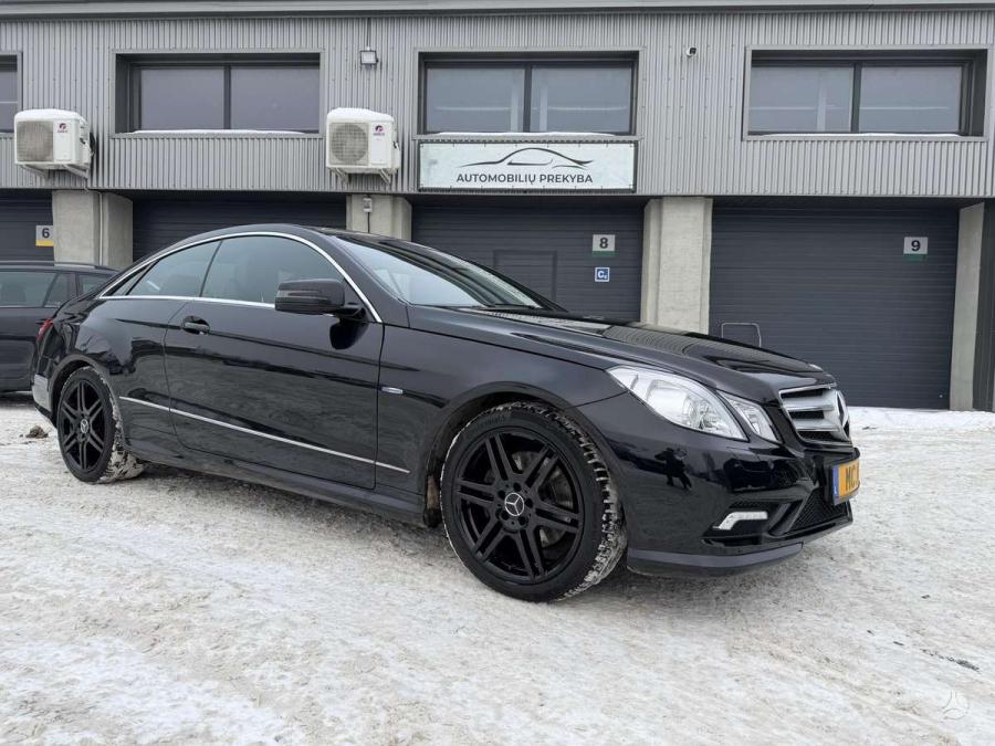 Melns Mercedes-Benz E 350 2011 Šauļi, ar dzinēja tilpumu 2.99 L un nobraukumu 238 tūkst. km par 7700 €, foto 2 vietnē AUTOMOTO.COM.LV