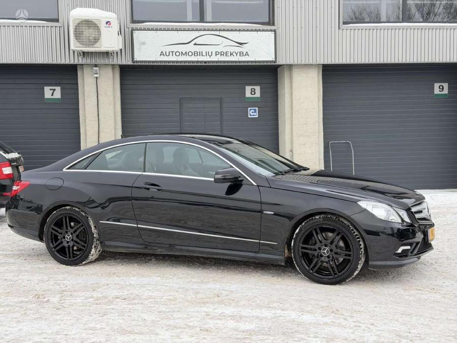 Melns Mercedes-Benz E 350 2011 Šauļi, ar dzinēja tilpumu 2.99 L un nobraukumu 238 tūkst. km par 7700 €, foto 3 vietnē AUTOMOTO.COM.LV
