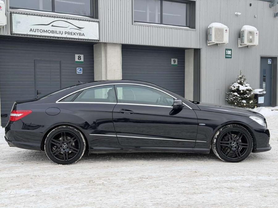 Melns Mercedes-Benz E 350 2011 Šauļi, ar dzinēja tilpumu 2.99 L un nobraukumu 238 tūkst. km par 7700 €, foto 4 vietnē AUTOMOTO.COM.LV