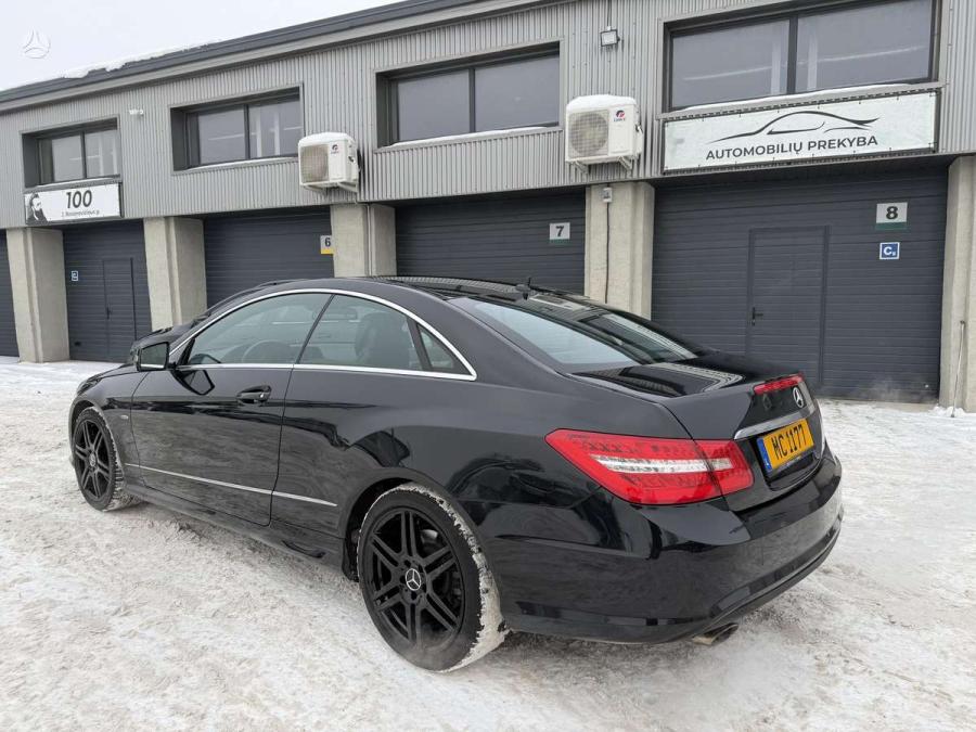 Melns Mercedes-Benz E 350 2011 Šauļi, ar dzinēja tilpumu 2.99 L un nobraukumu 238 tūkst. km par 7700 €, foto 6 vietnē AUTOMOTO.COM.LV