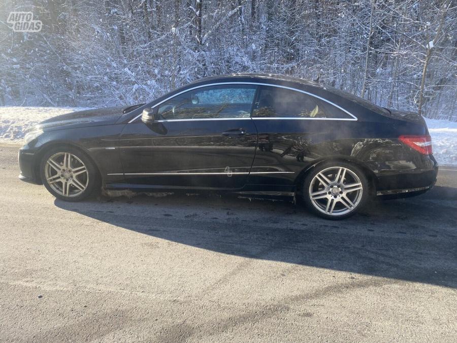 Melns Mercedes-Benz E 350 2011 Trakai, ar dzinēja tilpumu 3.00 L un nobraukumu 365 tūkst. km par 8500 €, foto 4 vietnē AUTOMOTO.COM.LV