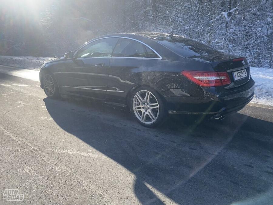 Melns Mercedes-Benz E 350 2011 Trakai, ar dzinēja tilpumu 3.00 L un nobraukumu 365 tūkst. km par 8500 €, foto 5 vietnē AUTOMOTO.COM.LV