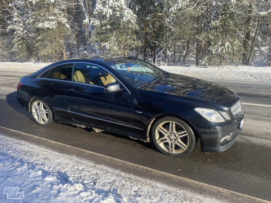 Melns Mercedes-Benz E 350 2011 Trakai, ar dzinēja tilpumu 3.00 L un nobraukumu 365 tūkst. km par 8500 €, foto 9 vietnē AUTOMOTO.COM.LV
