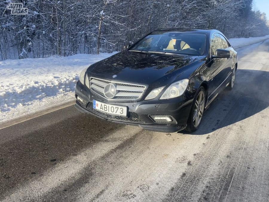 Melns Mercedes-Benz E 350 2011 Trakai, ar dzinēja tilpumu 3.00 L un nobraukumu 360 tūkst. km par 7500 €, foto 1 vietnē AUTOMOTO.COM.LV