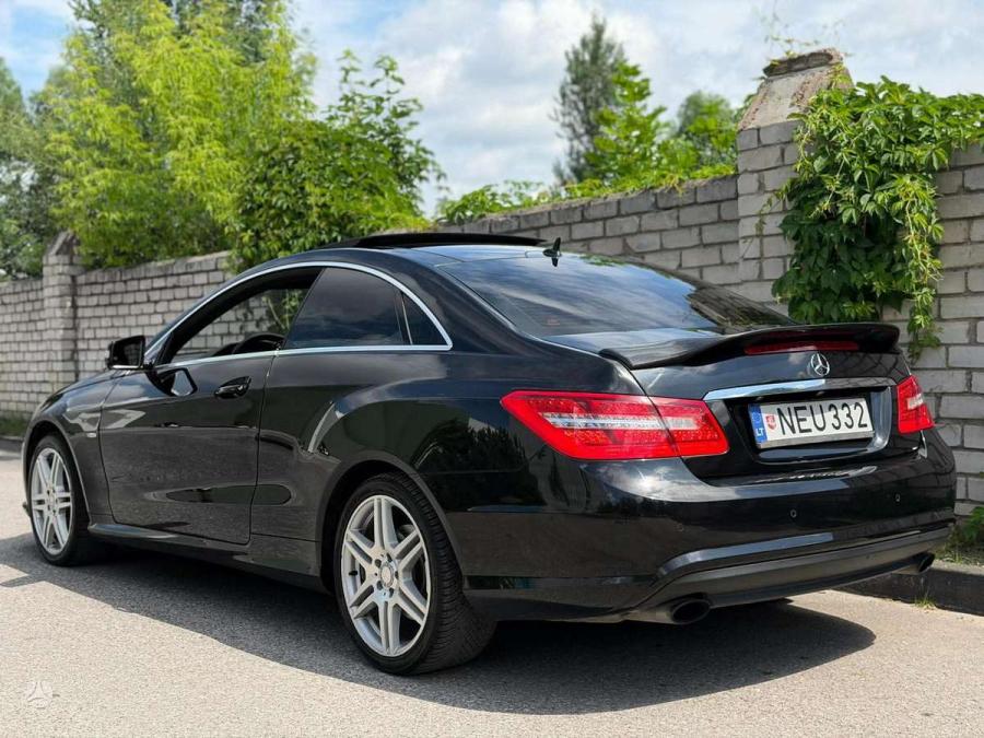 Черный Мерседес E 350 2011 в Каунас, объемом двигателя 2.99 л и пробегом 280 тыс. км за 8000 €, фото 6 на AUTOMOTO.COM.LV